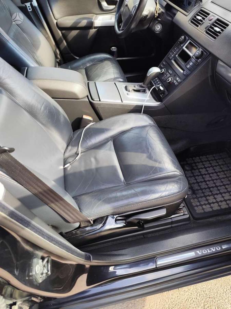 Melns Volvo XC90 2006 Radviliškis, ar dzinēja tilpumu 2.40 L un nobraukumu 300 tūkst. km par 5500 €, foto 12 vietnē AUTOMOTO.COM.LV