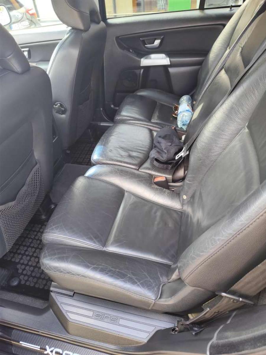 Melns Volvo XC90 2006 Radviliškis, ar dzinēja tilpumu 2.40 L un nobraukumu 300 tūkst. km par 5500 €, foto 13 vietnē AUTOMOTO.COM.LV