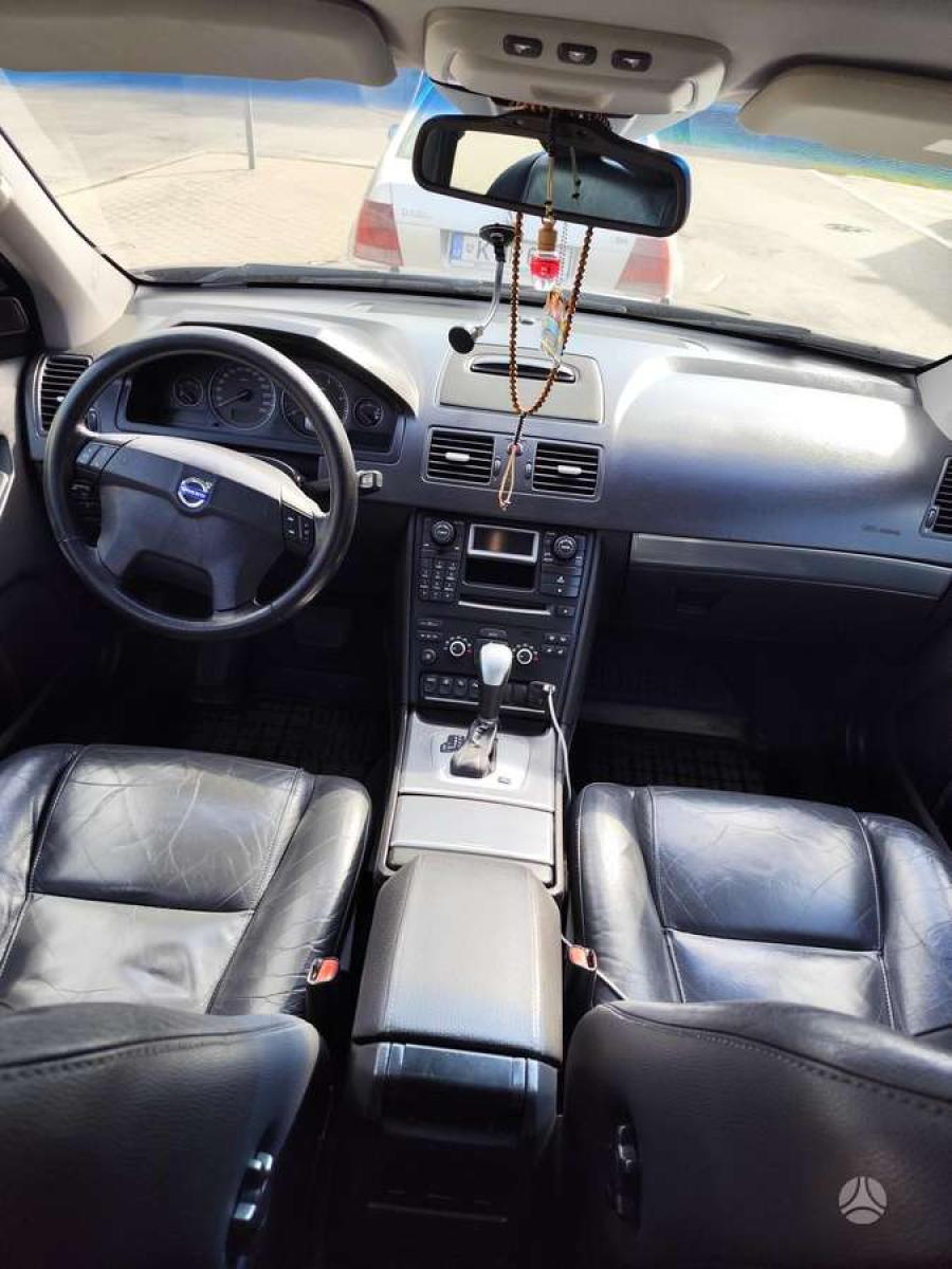 Melns Volvo XC90 2006 Radviliškis, ar dzinēja tilpumu 2.40 L un nobraukumu 300 tūkst. km par 5500 €, foto 16 vietnē AUTOMOTO.COM.LV
