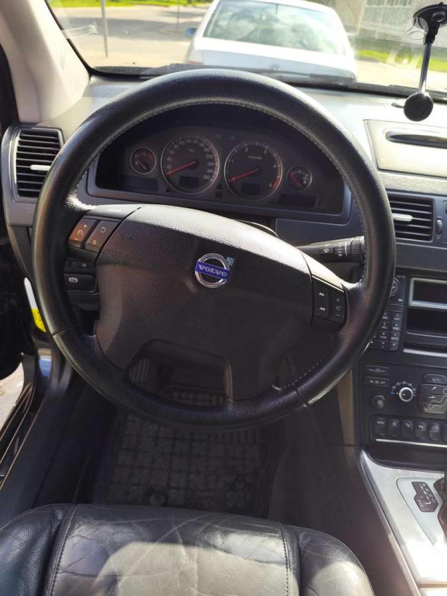 Melns Volvo XC90 2006 Radviliškis, ar dzinēja tilpumu 2.40 L un nobraukumu 300 tūkst. km par 5500 €, foto 20 vietnē AUTOMOTO.COM.LV