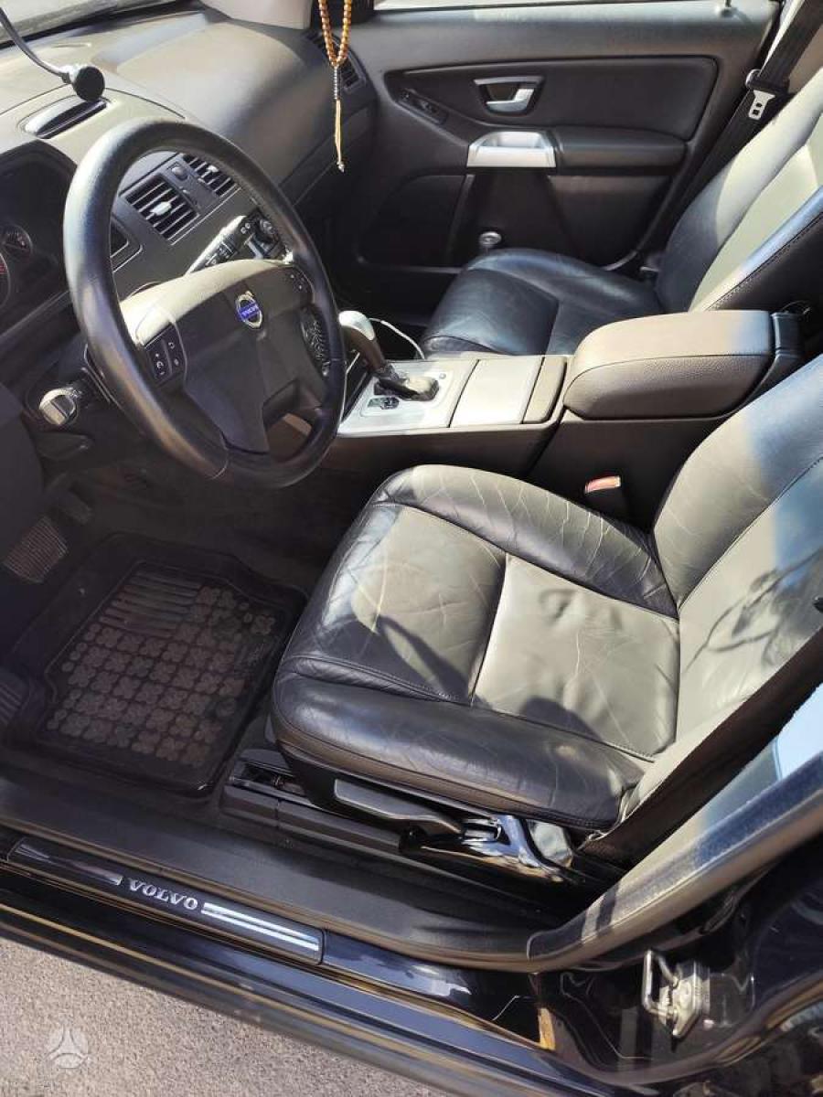 Melns Volvo XC90 2006 Radviliškis, ar dzinēja tilpumu 2.40 L un nobraukumu 300 tūkst. km par 5500 €, foto 21 vietnē AUTOMOTO.COM.LV