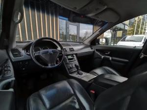 Black Volvo XC90 2006 in Riga, with an engine capacity of 2.40 L and mileage of 385 thousand km for 5190 €, photo 4 on AUTOMOTO.COM.LV
