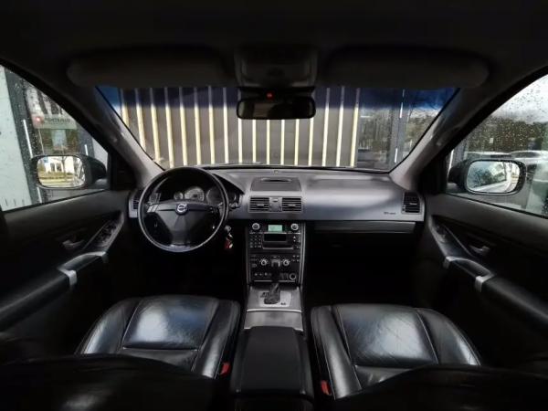 Melns Volvo XC90 2006 Rīga, ar dzinēja tilpumu 2.40 L un nobraukumu 385 tūkst. km par 5190 €, foto 4 vietnē AUTOMOTO.COM.LV