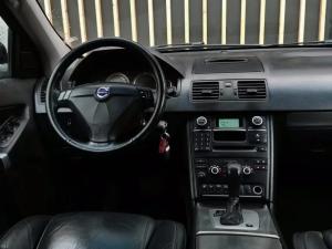 Black Volvo XC90 2006 in Riga, with an engine capacity of 2.40 L and mileage of 385 thousand km for 5190 €, photo 9 on AUTOMOTO.COM.LV