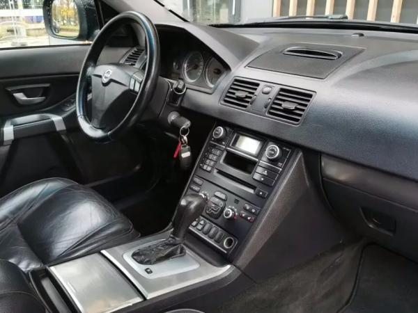 Melns Volvo XC90 2006 Rīga, ar dzinēja tilpumu 2.40 L un nobraukumu 385 tūkst. km par 5190 €, foto 9 vietnē AUTOMOTO.COM.LV
