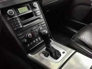 Black Volvo XC90 2006 in Riga, with an engine capacity of 2.40 L and mileage of 385 thousand km for 5190 €, photo 12 on AUTOMOTO.COM.LV