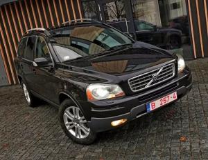 Black Volvo XC90 2006 in Riga, with an engine capacity of 2.40 L and mileage of 385 thousand km for 5190 €, photo 13 on AUTOMOTO.COM.LV