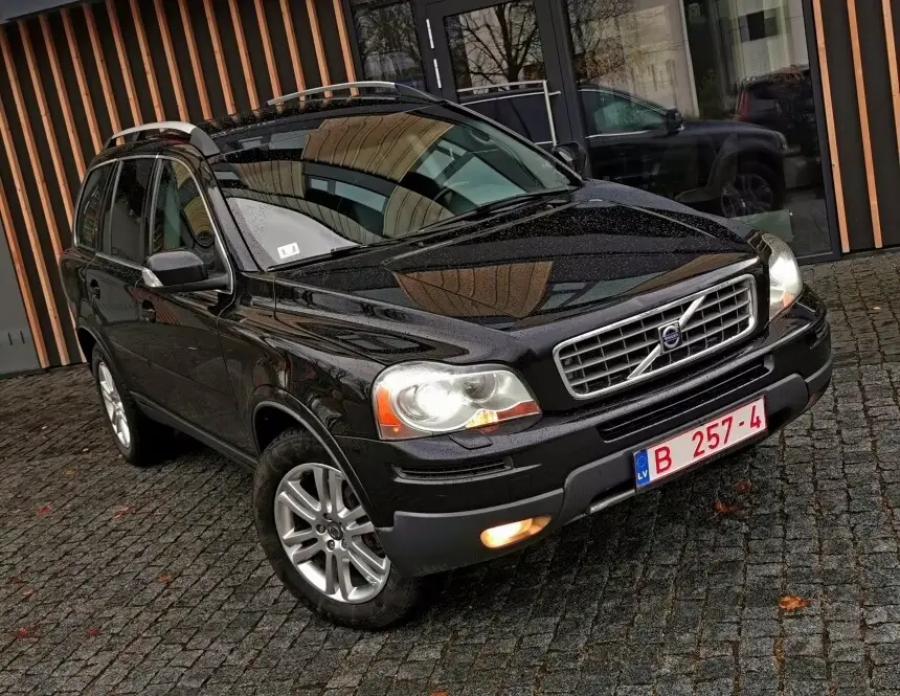 Black Volvo XC90 2006 in Riga, with an engine capacity of 2.40 L and mileage of 385 thousand km for 5190 €, photo 13 on AUTOMOTO.COM.LV