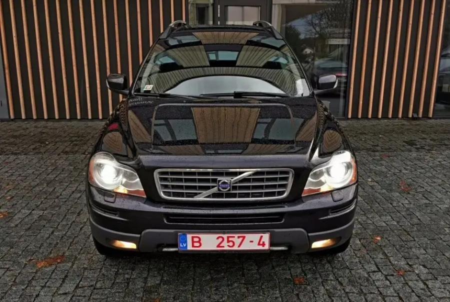 Black Volvo XC90 2006 in Riga, with an engine capacity of 2.40 L and mileage of 385 thousand km for 5190 €, photo 17 on AUTOMOTO.COM.LV