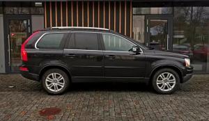 Black Volvo XC90 2006 in Riga, with an engine capacity of 2.40 L and mileage of 385 thousand km for 5190 €, photo 19 on AUTOMOTO.COM.LV