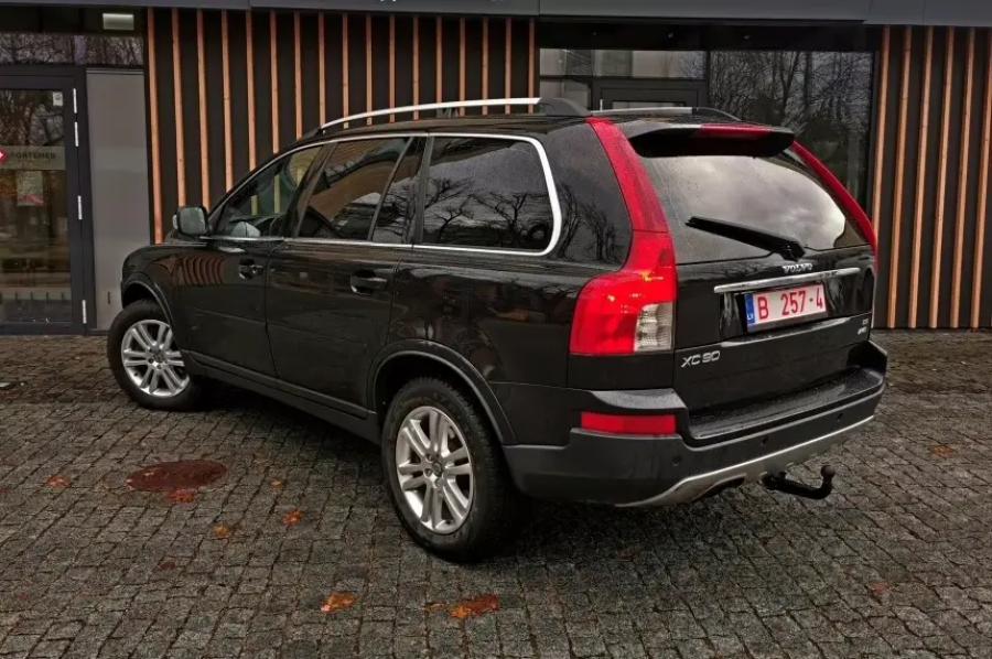 Black Volvo XC90 2006 in Riga, with an engine capacity of 2.40 L and mileage of 385 thousand km for 5190 €, photo 21 on AUTOMOTO.COM.LV
