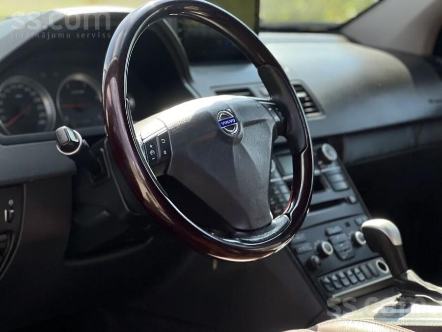 Melns Volvo XC90 2006 Rēzekne, ar dzinēja tilpumu 2.40 L un nobraukumu 352 tūkst. km par 7790 €, foto 10 vietnē AUTOMOTO.COM.LV
