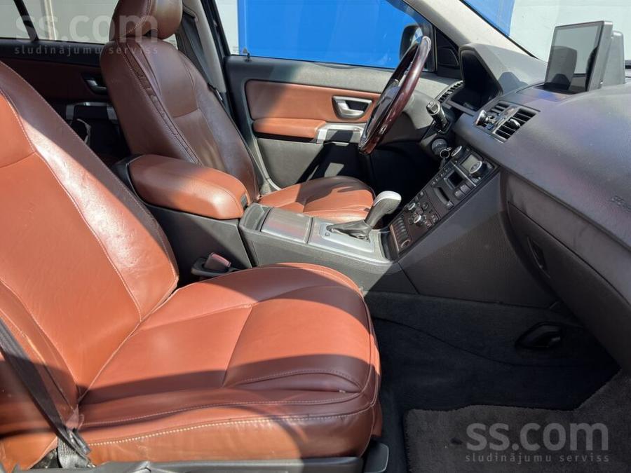 Melns Volvo XC90 2006 Rēzekne, ar dzinēja tilpumu 2.40 L un nobraukumu 352 tūkst. km par 7790 €, foto 12 vietnē AUTOMOTO.COM.LV