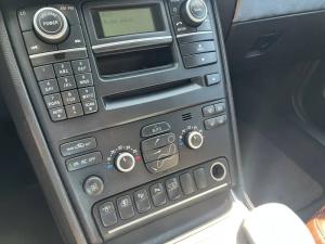Black Volvo XC90 2006 in Rezekne, with an engine capacity of 2.40 L and mileage of 352 thousand km for 7790 €, photo 15 on AUTOMOTO.COM.LV