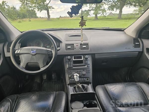 Melns Volvo XC90 2006 Valmiera, ar dzinēja tilpumu 2.40 L un nobraukumu 445 tūkst. km par 2000 €, foto 6 vietnē AUTOMOTO.COM.LV