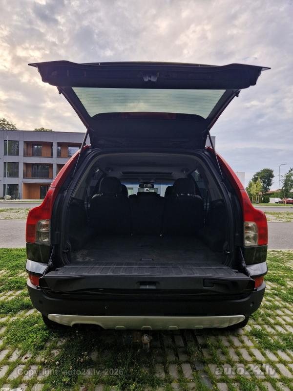 Black Volvo XC90 2006 in Tallinn, with an engine capacity of 2.40 L and mileage of 355 thousand km for 6000 €, photo 9 on AUTOMOTO.COM.LV