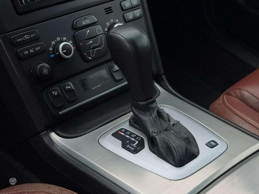 Melns Volvo XC90 2006 Viļņa, ar dzinēja tilpumu 2.40 L un nobraukumu 261 tūkst. km par 6999 €, foto 17 vietnē AUTOMOTO.COM.LV