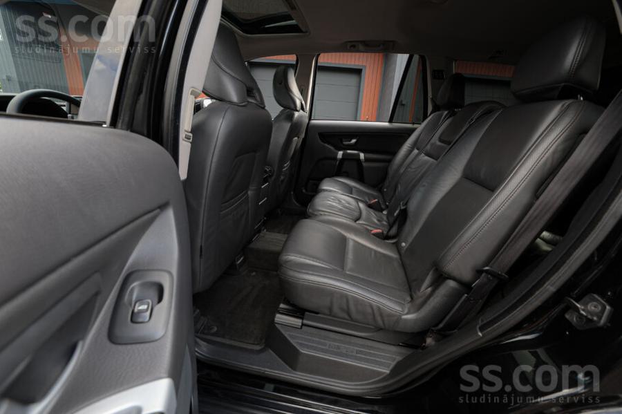 Black Volvo XC90 2006 in Jelgava, with an engine capacity of 2.40 L and mileage of 0 thousand km for 7500 €, photo 11 on AUTOMOTO.COM.LV