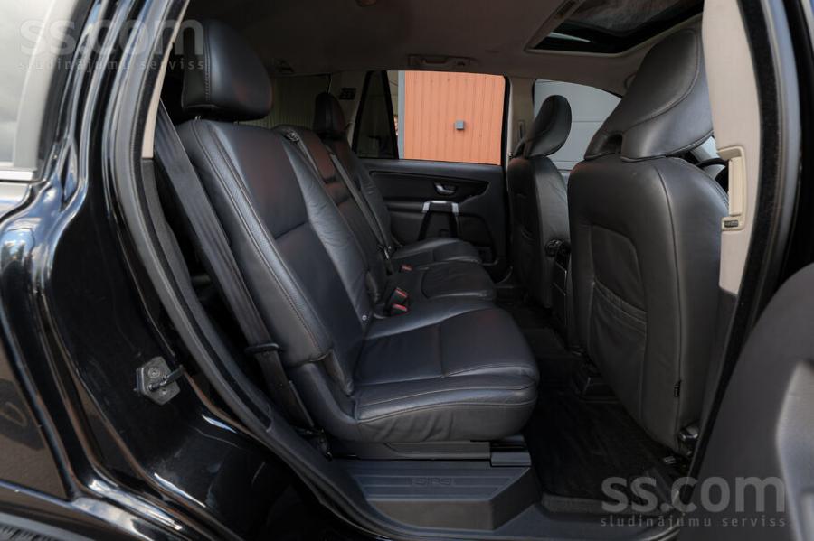 Black Volvo XC90 2006 in Jelgava, with an engine capacity of 2.40 L and mileage of 0 thousand km for 7500 €, photo 12 on AUTOMOTO.COM.LV