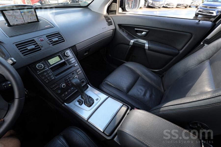 Black Volvo XC90 2006 in Jelgava, with an engine capacity of 2.40 L and mileage of 0 thousand km for 7500 €, photo 21 on AUTOMOTO.COM.LV