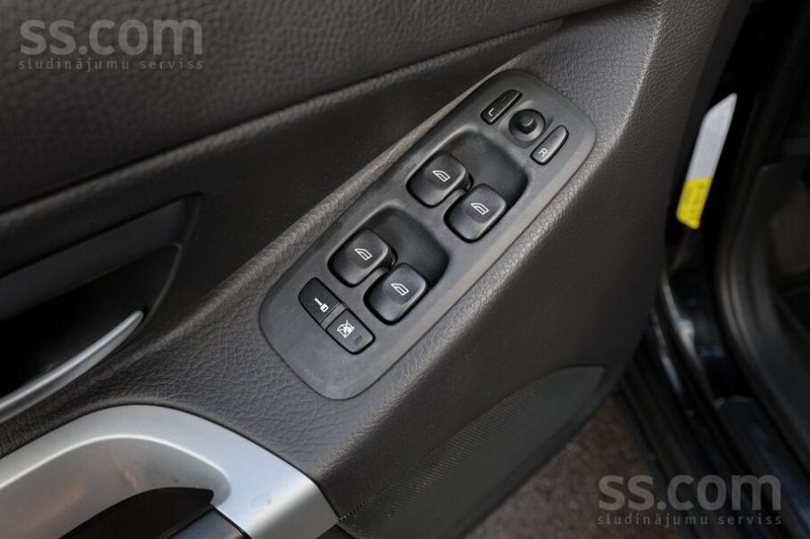 Black Volvo XC90 2006 in Jelgava, with an engine capacity of 2.40 L and mileage of 0 thousand km for 7500 €, photo 25 on AUTOMOTO.COM.LV