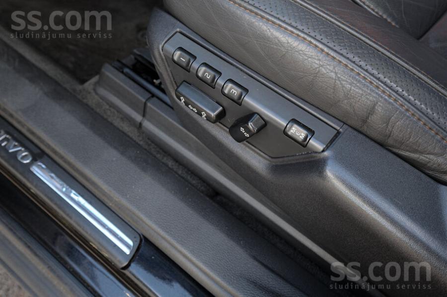 Black Volvo XC90 2006 in Jelgava, with an engine capacity of 2.40 L and mileage of 0 thousand km for 7500 €, photo 26 on AUTOMOTO.COM.LV