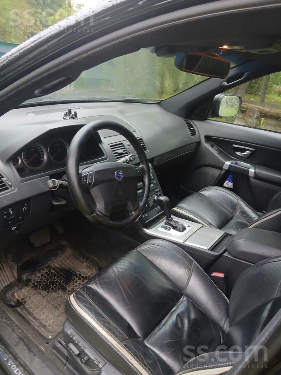 Melns Volvo XC90 2006 Jelgava, ar dzinēja tilpumu 2.40 L un nobraukumu 385 tūkst. km par 4650 €, foto 4 vietnē AUTOMOTO.COM.LV