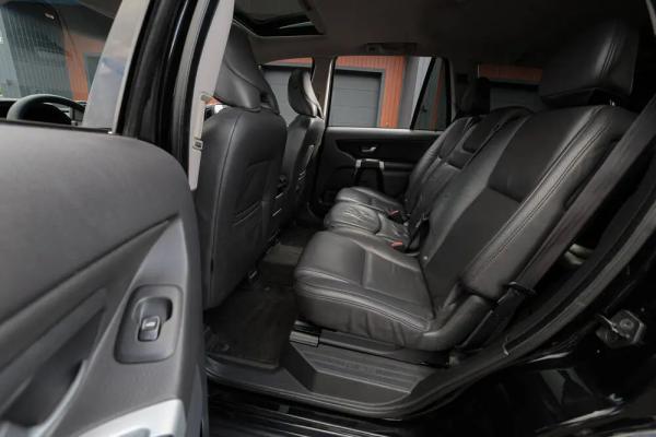Melns Volvo XC90 2006 Jelgava, ar dzinēja tilpumu 2.40 L un nobraukumu 288 tūkst. km par 7500 €, foto 10 vietnē AUTOMOTO.COM.LV