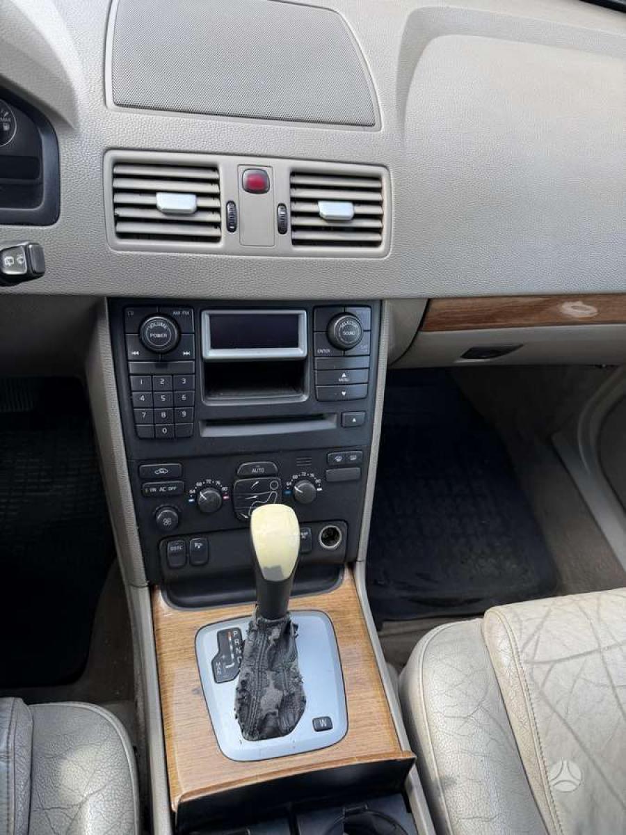Melns Volvo XC90 2006 Kauņa, ar dzinēja tilpumu 2.92 L un nobraukumu 300 tūkst. km par 1350 €, foto 9 vietnē AUTOMOTO.COM.LV