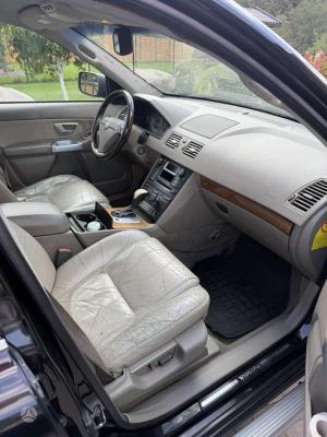 Melns Volvo XC90 2006 Kauņa, ar dzinēja tilpumu 2.92 L un nobraukumu 300 tūkst. km par 1350 €, foto 14 vietnē AUTOMOTO.COM.LV