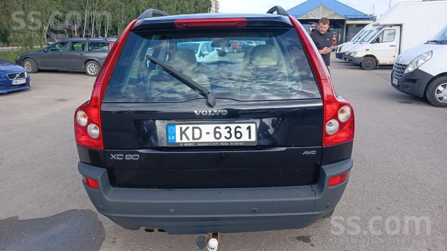 Black Volvo XC90 2006 in Riga, with an engine capacity of 2.40 L and mileage of 430 thousand km for 2100 €, photo 6 on AUTOMOTO.COM.LV