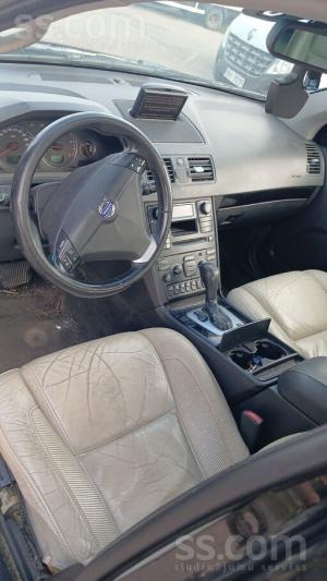 Black Volvo XC90 2006 in Riga, with an engine capacity of 2.40 L and mileage of 430 thousand km for 2100 €, photo 7 on AUTOMOTO.COM.LV
