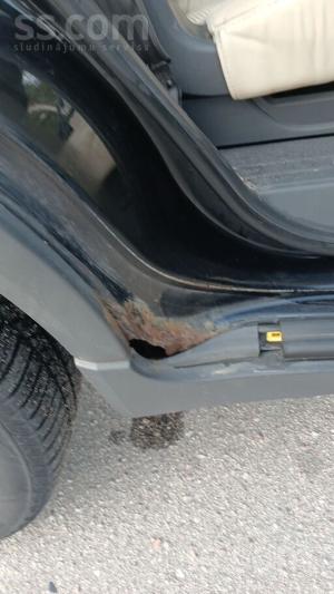 Black Volvo XC90 2006 in Riga, with an engine capacity of 2.40 L and mileage of 430 thousand km for 2100 €, photo 10 on AUTOMOTO.COM.LV
