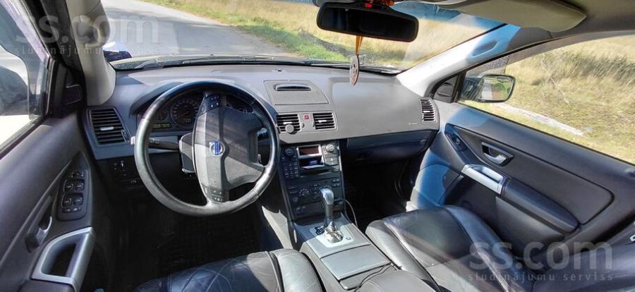 Melns Volvo XC90 2006 Madona, ar dzinēja tilpumu 2.50 L un nobraukumu 378 tūkst. km par 3650 €, foto 1 vietnē AUTOMOTO.COM.LV
