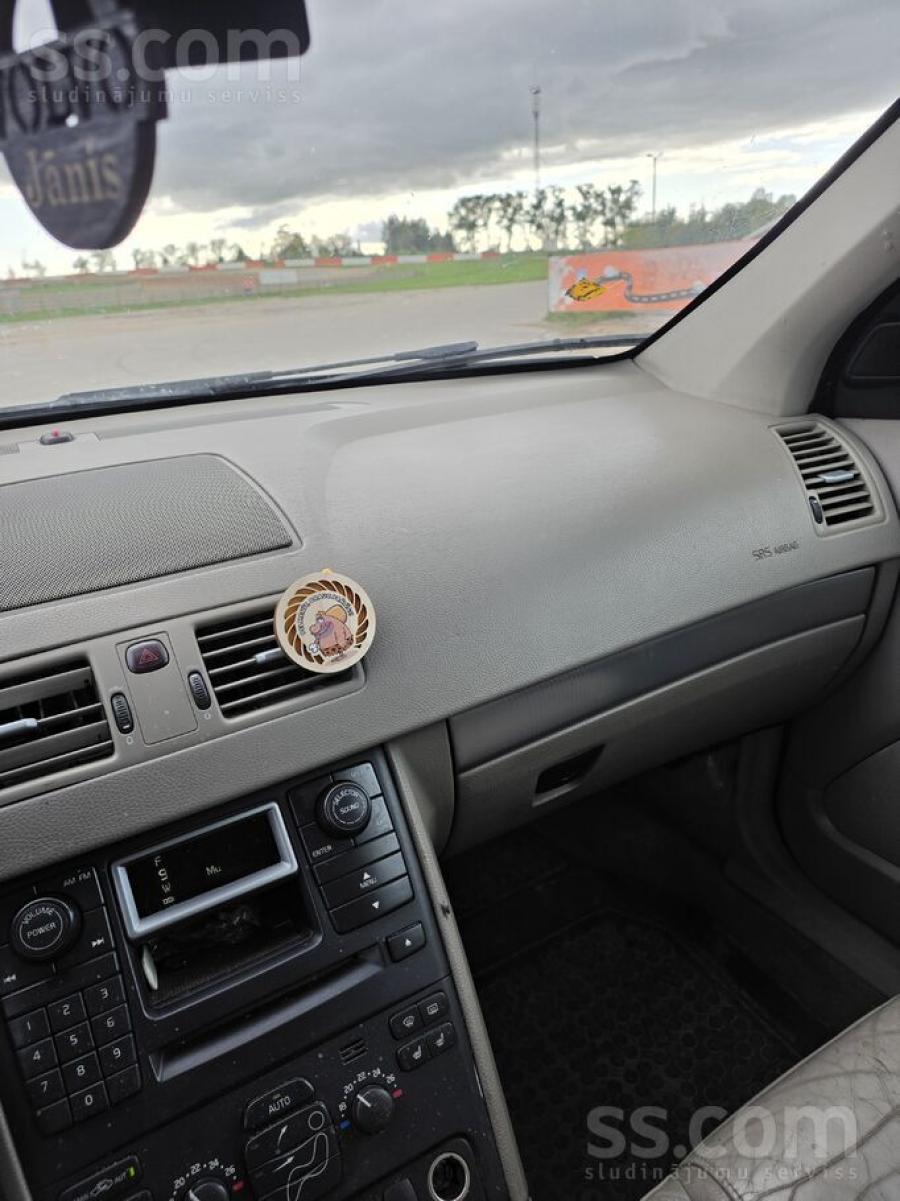 Melns Volvo XC90 2006 Bauska, ar dzinēja tilpumu 2.40 L un nobraukumu 334 tūkst. km par 2950 €, foto 1 vietnē AUTOMOTO.COM.LV