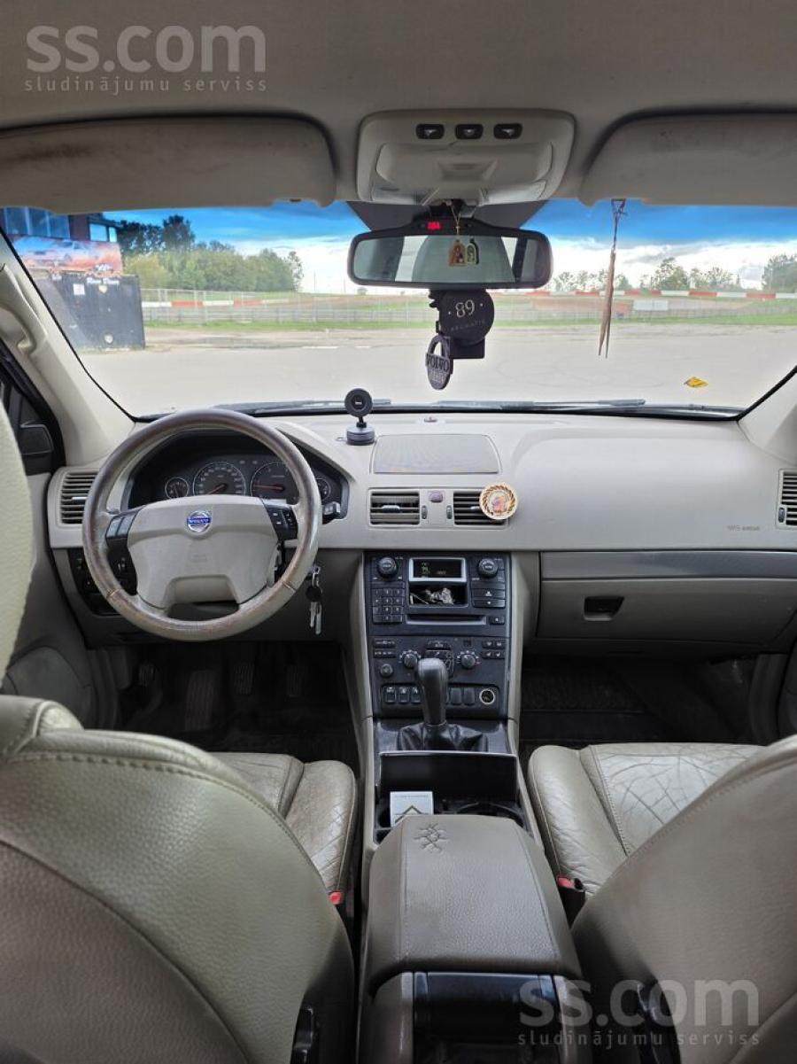 Melns Volvo XC90 2006 Bauska, ar dzinēja tilpumu 2.40 L un nobraukumu 334 tūkst. km par 2950 €, foto 6 vietnē AUTOMOTO.COM.LV