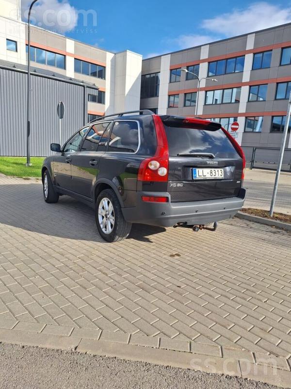 Volvo XC90 2006 in Jelgava on AUTOMOTO.COM.LV Black Volvo XC90 2006 in Jelgava, with an engine capacity of 2.40 L and mileage of 286 thousand km for 5000 €, photo 4 on AUTOMOTO.COM.LV