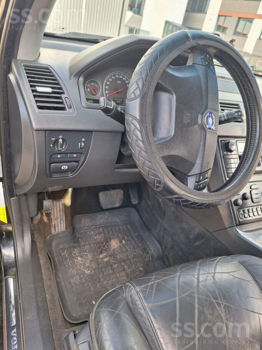 Melns Volvo XC90 2006 Jelgava, ar dzinēja tilpumu 2.40 L un nobraukumu 286 tūkst. km par 5000 €, foto 7 vietnē AUTOMOTO.COM.LV