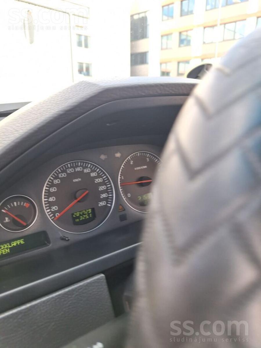 Melns Volvo XC90 2006 Jelgava, ar dzinēja tilpumu 2.40 L un nobraukumu 286 tūkst. km par 5000 €, foto 10 vietnē AUTOMOTO.COM.LV
