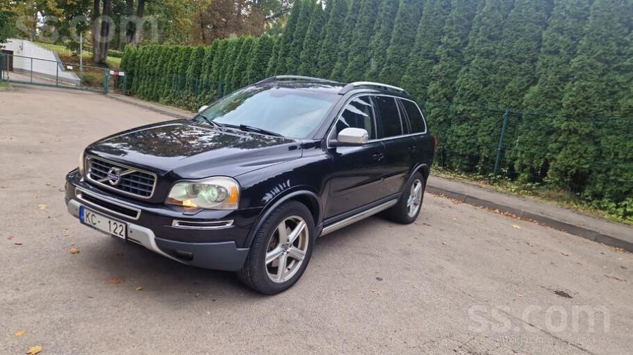 Black Volvo XC90 2006 in Riga, with an engine capacity of 2.40 L and mileage of 310 thousand km for 6900 €, photo 3 on AUTOMOTO.COM.LV