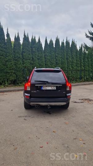 Black Volvo XC90 2006 in Riga, with an engine capacity of 2.40 L and mileage of 310 thousand km for 6900 €, photo 6 on AUTOMOTO.COM.LV