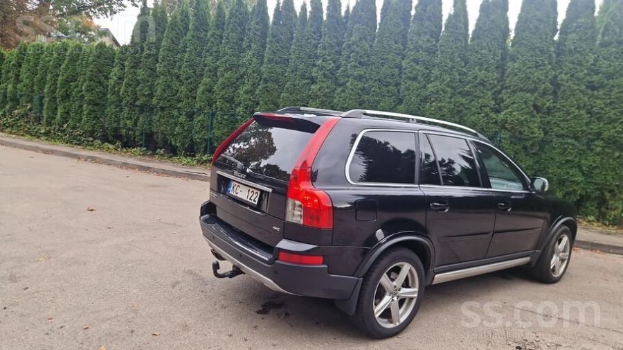 Black Volvo XC90 2006 in Riga, with an engine capacity of 2.40 L and mileage of 310 thousand km for 6900 €, photo 8 on AUTOMOTO.COM.LV