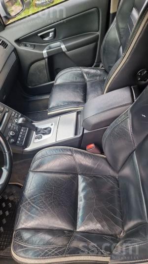 Black Volvo XC90 2006 in Riga, with an engine capacity of 2.40 L and mileage of 310 thousand km for 6900 €, photo 9 on AUTOMOTO.COM.LV