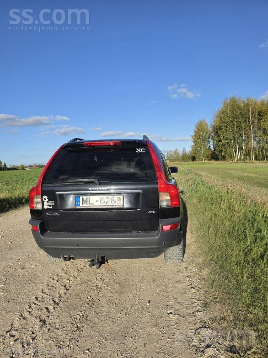 Melns Volvo XC90 2006 Tukums, ar dzinēja tilpumu 2.40 L un nobraukumu 334 tūkst. km par 4200 €, foto 3 vietnē AUTOMOTO.COM.LV
