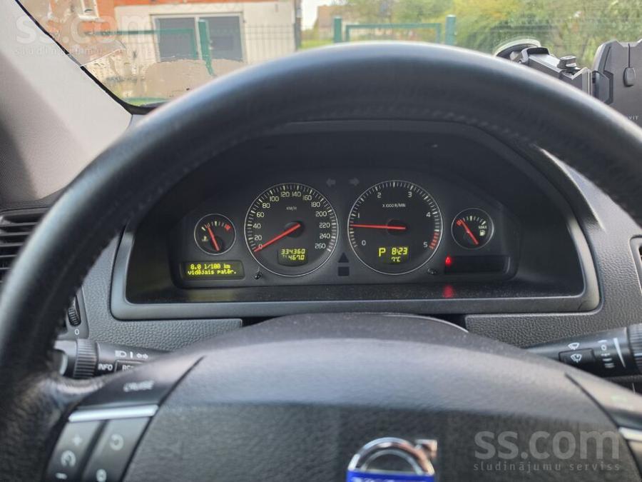 Melns Volvo XC90 2006 Tukums, ar dzinēja tilpumu 2.40 L un nobraukumu 334 tūkst. km par 4200 €, foto 6 vietnē AUTOMOTO.COM.LV