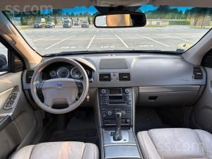 Black Volvo XC90 2007 in Riga, with an engine capacity of 3.20 L and mileage of 437 thousand km for 2950 €, photo 5 on AUTOMOTO.COM.LV