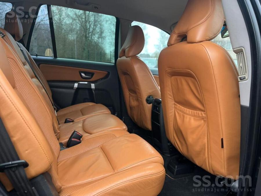 Black Volvo XC90 2007 in Kuldiga, with an engine capacity of 2.40 L and mileage of 304 thousand km for 6290 €, photo 12 on AUTOMOTO.COM.LV