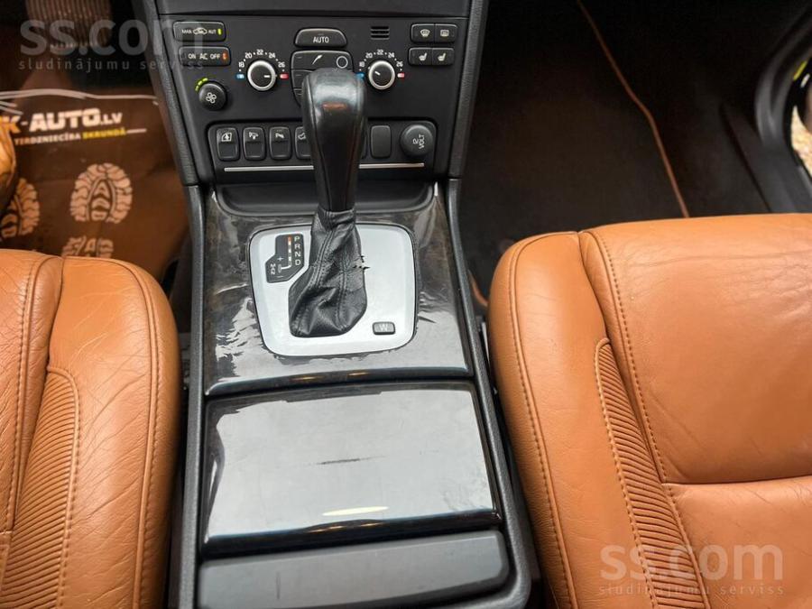 Black Volvo XC90 2007 in Kuldiga, with an engine capacity of 2.40 L and mileage of 304 thousand km for 6290 €, photo 19 on AUTOMOTO.COM.LV