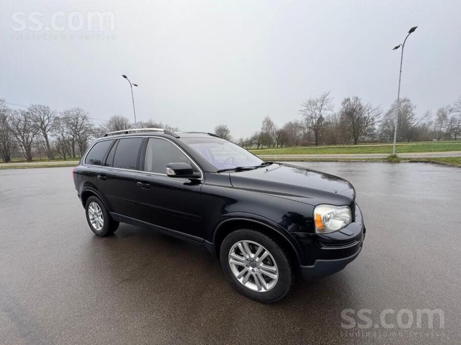 Black Volvo XC90 2007 in Riga, with an engine capacity of 2.40 L and mileage of 287 thousand km for 5999 €, photo 3 on AUTOMOTO.COM.LV
