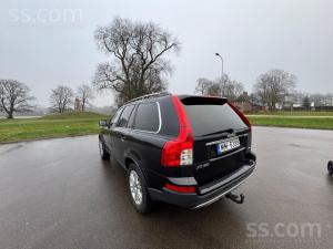 Black Volvo XC90 2007 in Riga, with an engine capacity of 2.40 L and mileage of 287 thousand km for 5999 €, photo 5 on AUTOMOTO.COM.LV